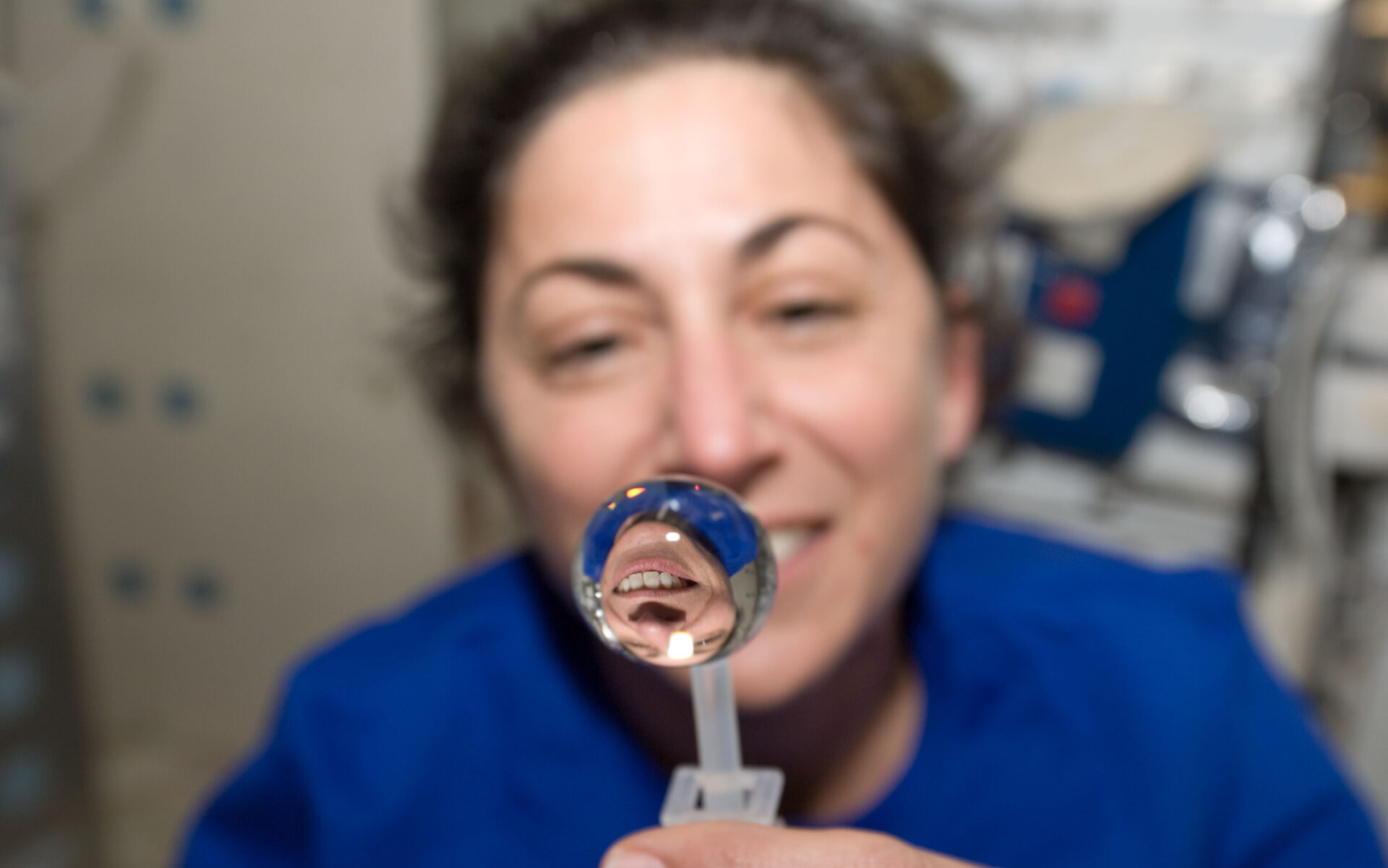 Astronaut Nicole Stott’s Earthrise Moment – World Sensorium / Conservancy